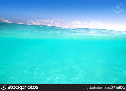 clear waterline caribbean sea underwater and blue sea — Stockphotos.com